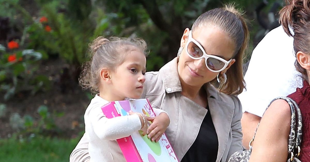 JLo and the kids "relaxing" at the park? - Today's Parent