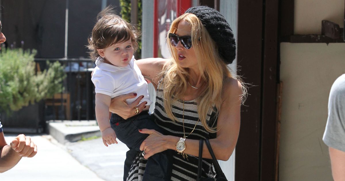 Rachel Zoe and baby Skyler go for a stylish lunch - Today's Parent