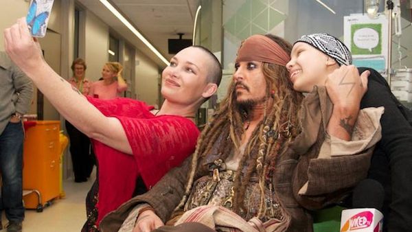 Johnny Depp visits hospital (photos + video!) - Today's Parent - Today ...