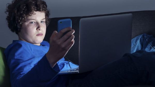 Study: Our kids are addicted to screens—and it's our fault - Today's Parent