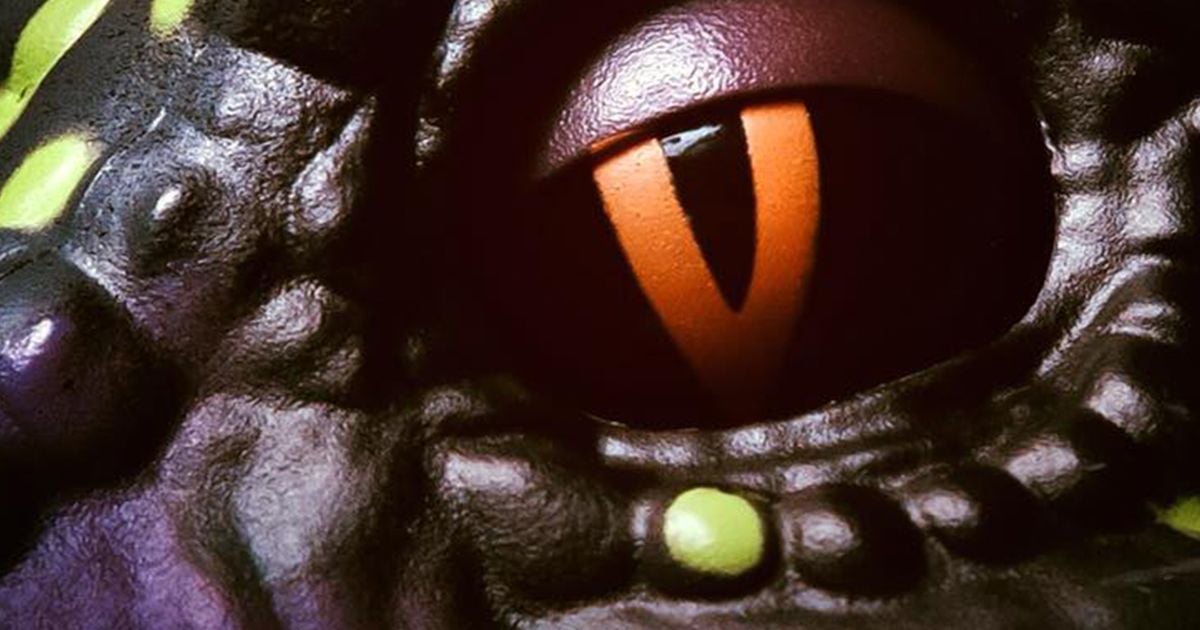 These new dinosaur Fingerlings are awesome... and a little bit scary ...