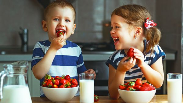 Why you should let your kids play with their food - Today's Parent