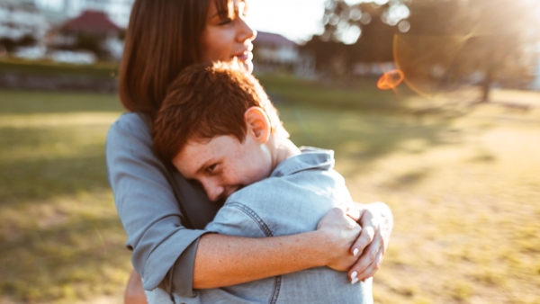 Am I giving my kids enough hugs? - Today's Parent