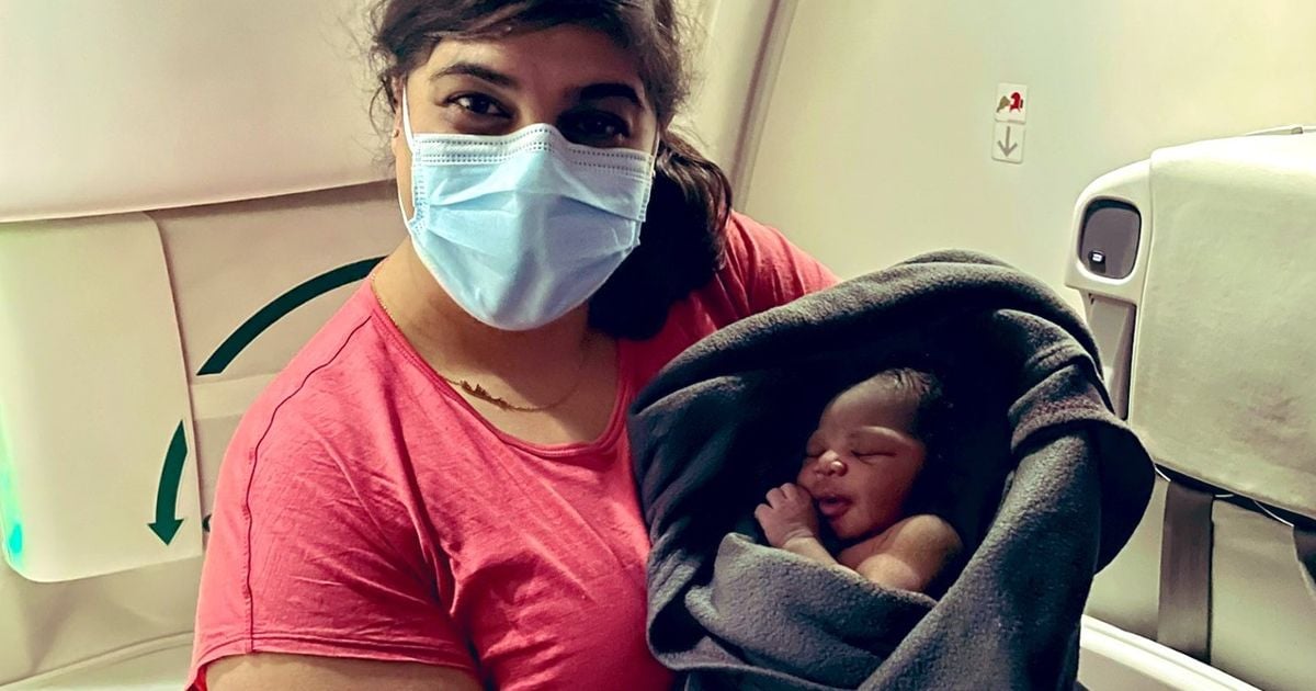 This Toronto doc delivered a baby mid-flight and got the sweetest ...