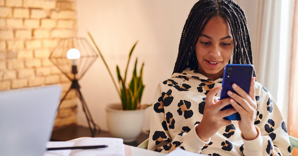 What you need to know about buying your kid's first phone - Today's Parent