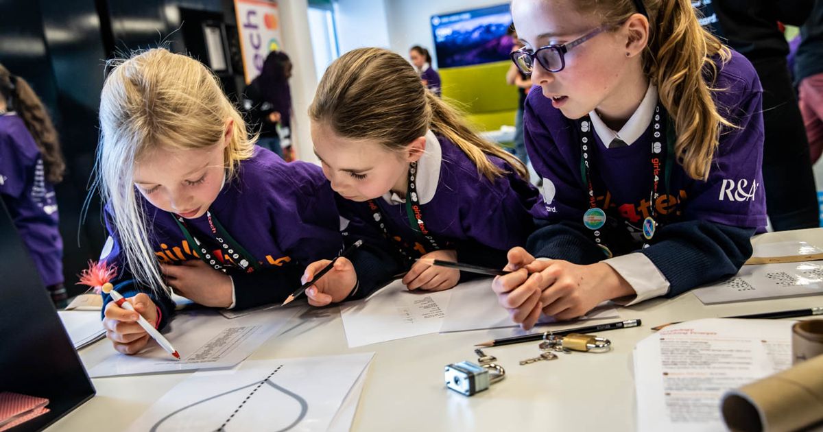 How to prepare girls for the tech revolution - Today's Parent