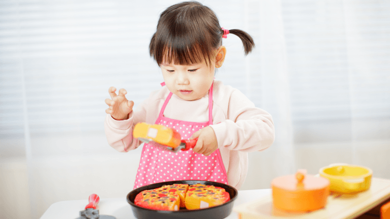 How To Encourage Independent Play Without Guilt - Today's Parent